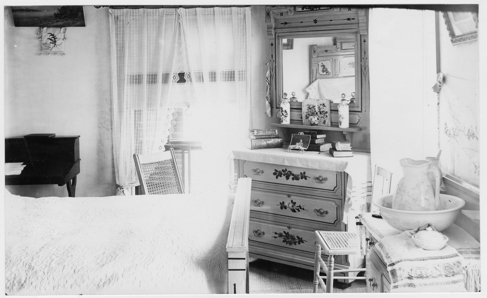 Captain Joseph Linnell House - 88 Barley Neck (2008 view) · Snow Library